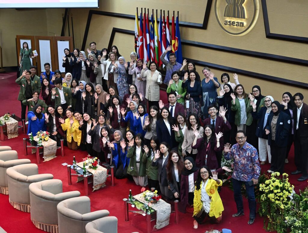 57th ASEAN Day Highlight: Roundtable Mentoring, Women Leaders and Youth ...